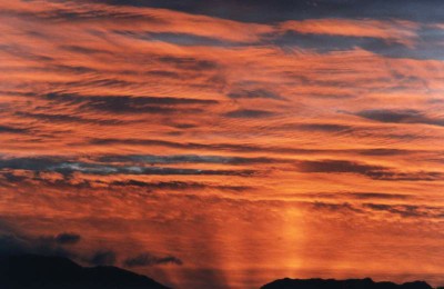 06_sunset_altocum_raysb.jpg — Planet-Terre